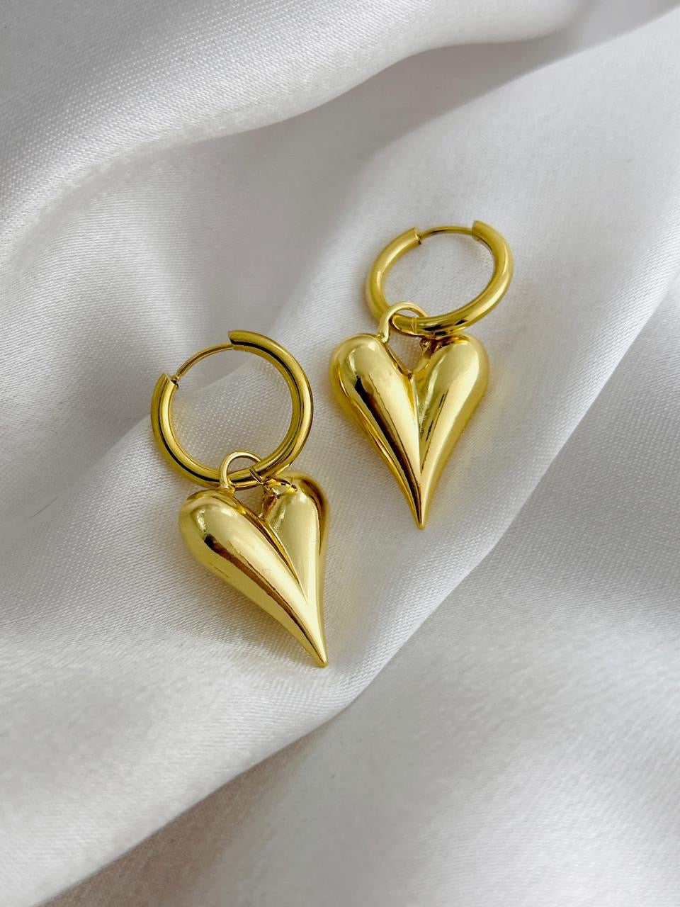 Aretes Corazón Alargado – Enjoyado Company